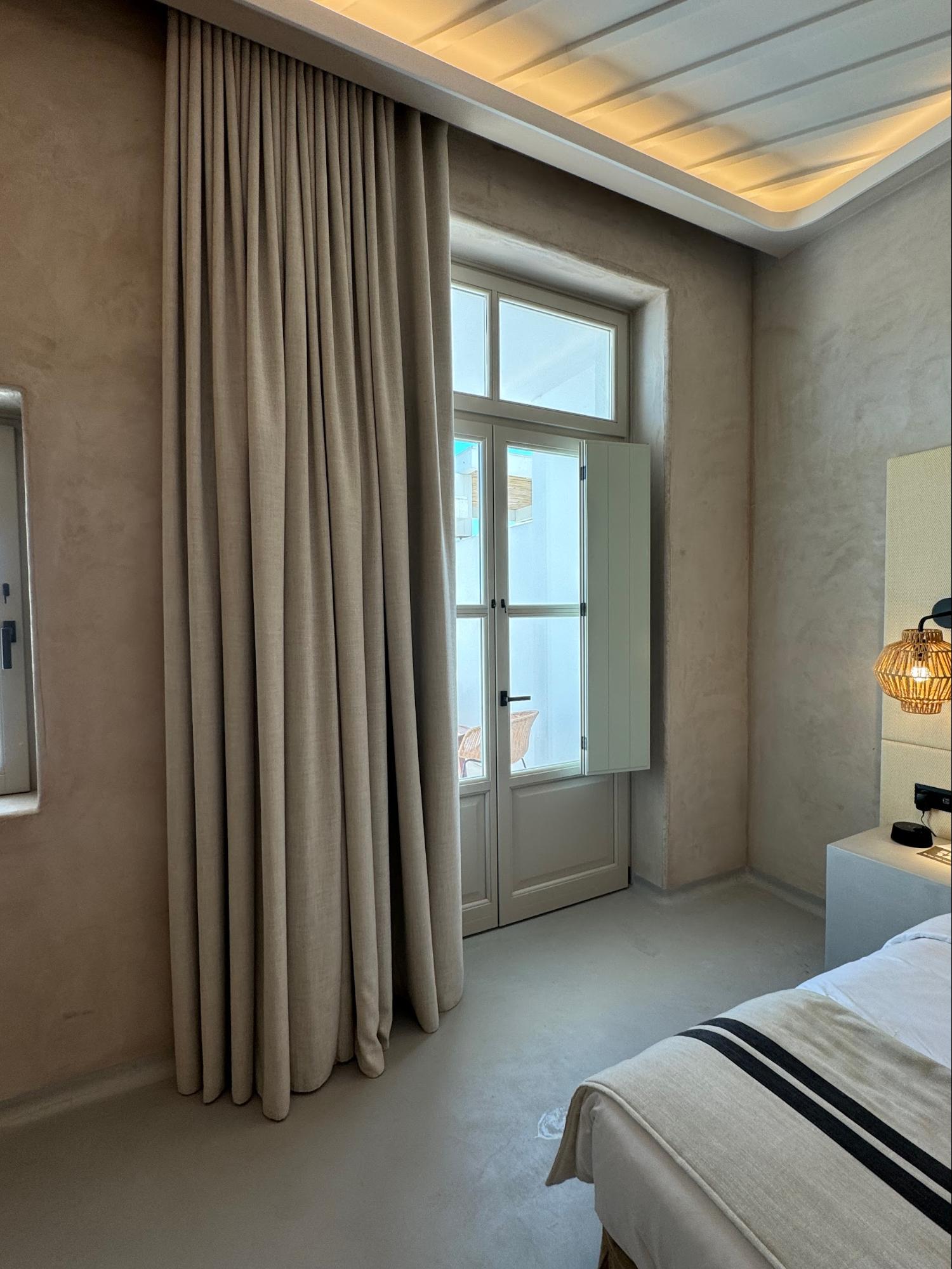 Recessed Lighting & Trim Moulding: Stylish Paired Design