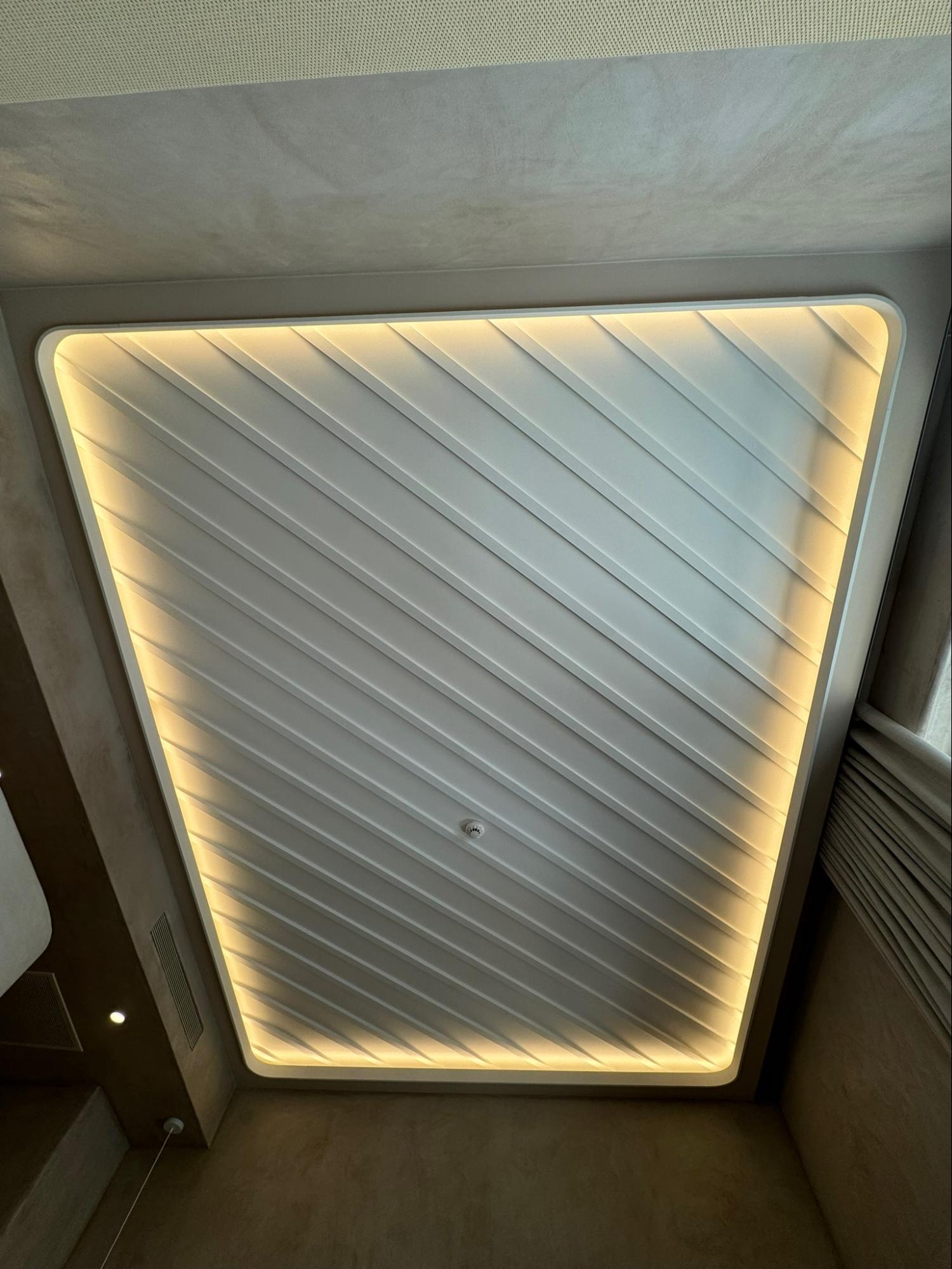 Recessed Lighting & Trim Moulding: Stylish Paired Design