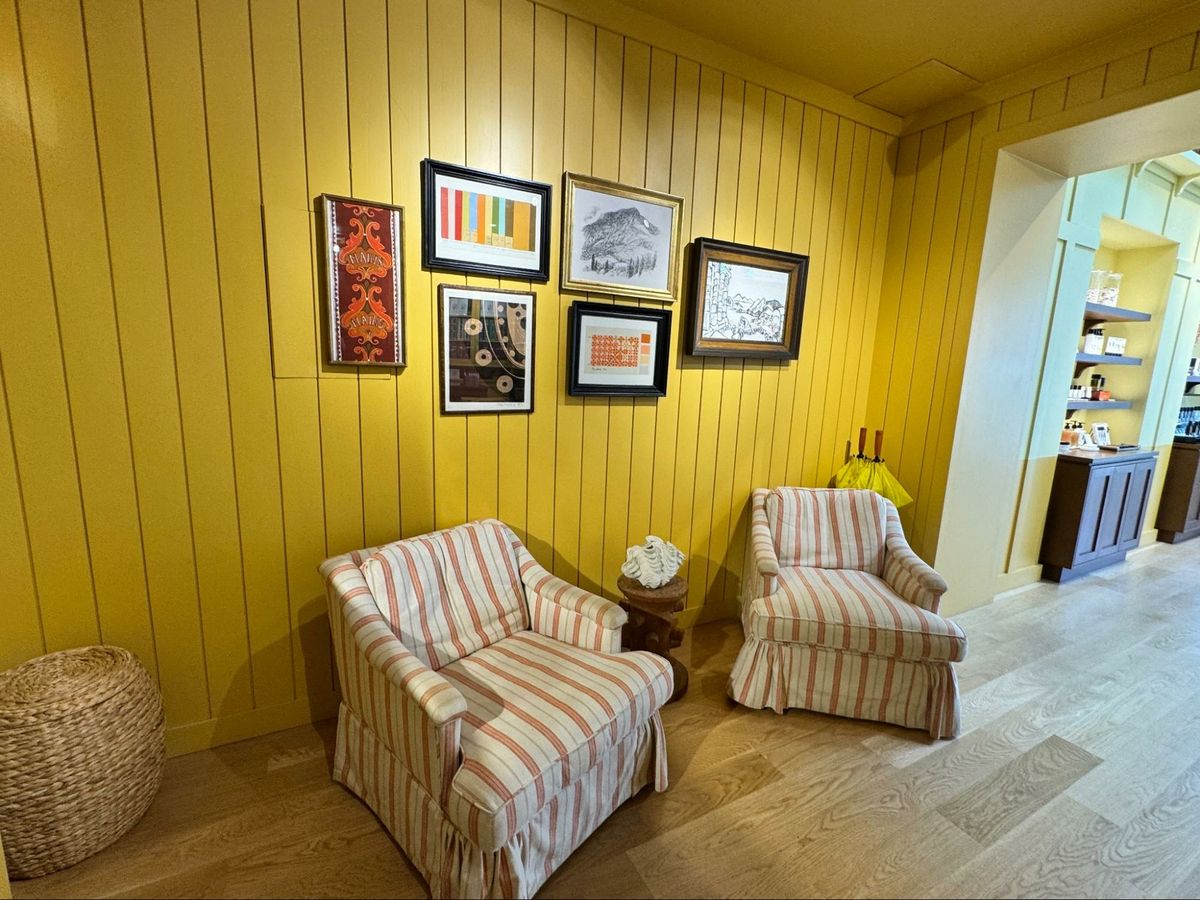 Rebel Yell-ow: Painted Moulding Brightens Rooms